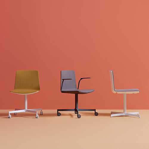 NOA CHAIR WITH WHEELS – Spazio Lighting